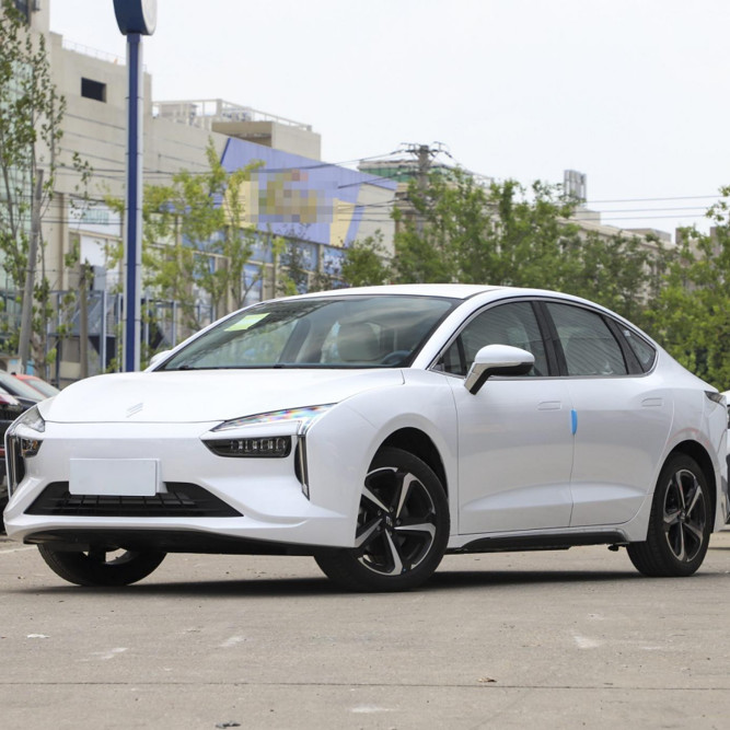 402 Km Mileage Electric Car YI 40 OTA Remote Integration Remote Control Car